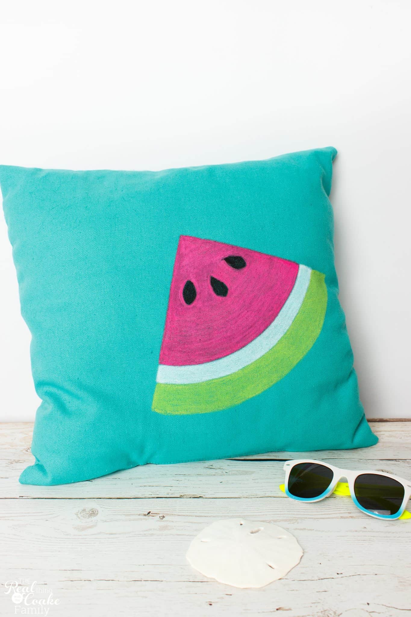 Simple, Bright, and Fun Summer Decorating Pillows